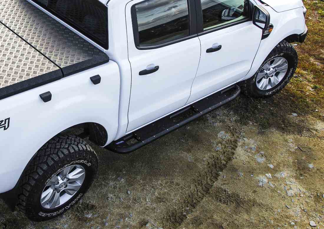 Side Steps: Essential 4WD Accessories | WordYrazzii