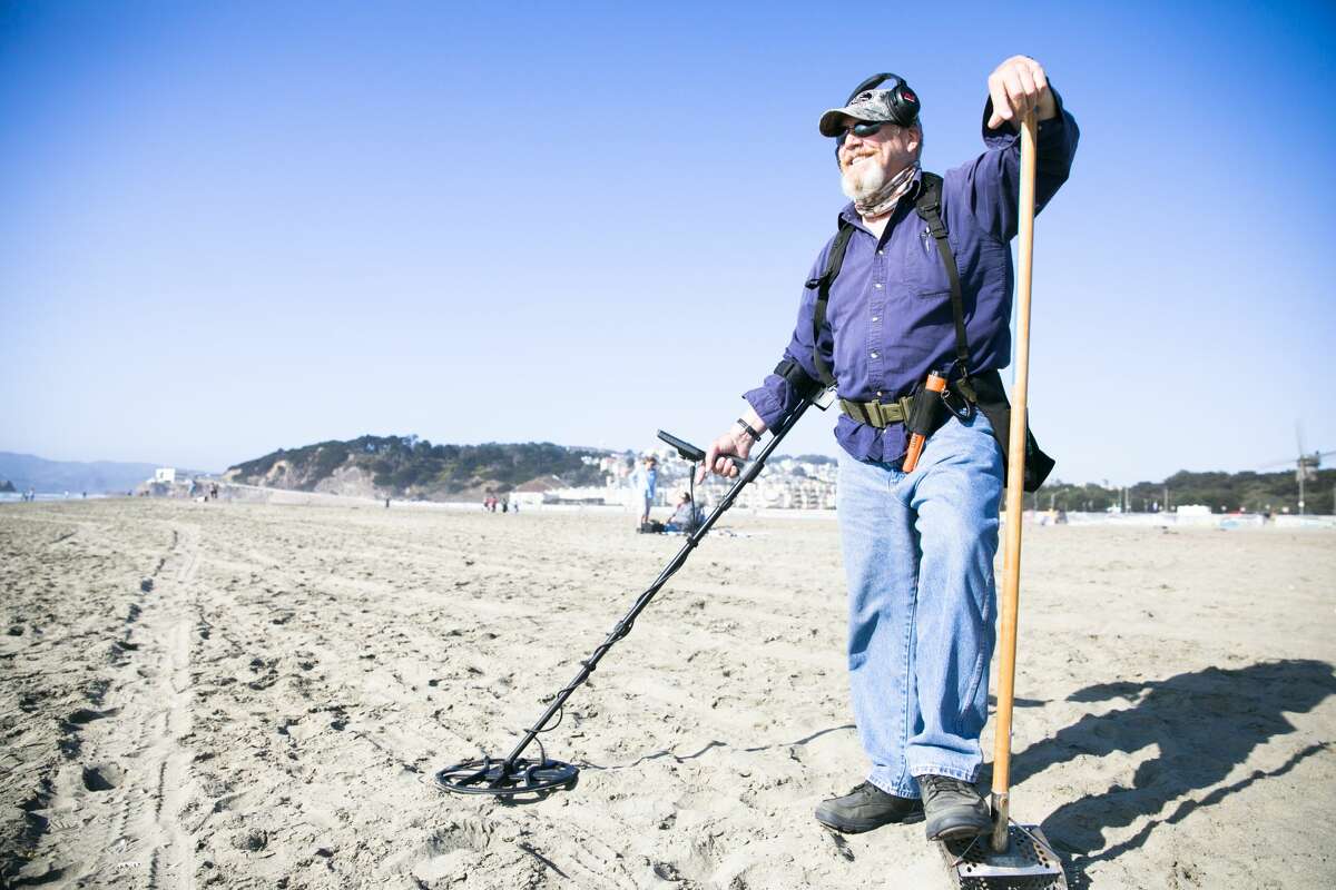 The Complete Guide to Metal Detectors