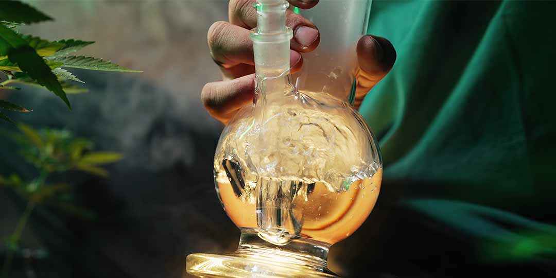 Why Glass Bongs Reign Supreme: Benefits and Features Explained